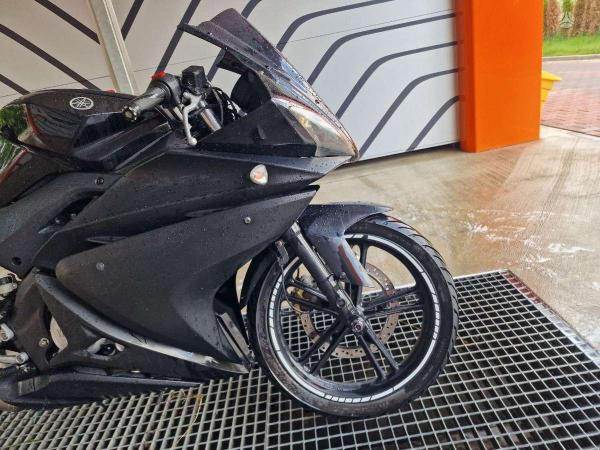 Black Yamaha YZF 2010 in Vilnius, with an engine capacity of 0.13 L and mileage of 27 thousand km for 2000 €, photo 4 on AUTOMOTO.COM.LV