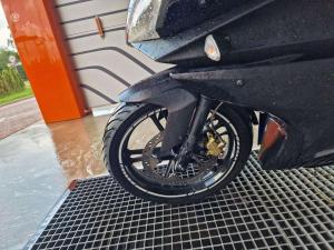 Melns Yamaha YZF 2010 Viļņa, ar dzinēja tilpumu 0.13 L un nobraukumu 27 tūkst. km par 2000 €, foto 6 vietnē AUTOMOTO.COM.LV