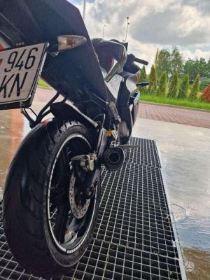Melns Yamaha YZF 2010 Viļņa, ar dzinēja tilpumu 0.13 L un nobraukumu 27 tūkst. km par 2000 €, foto 9 vietnē AUTOMOTO.COM.LV