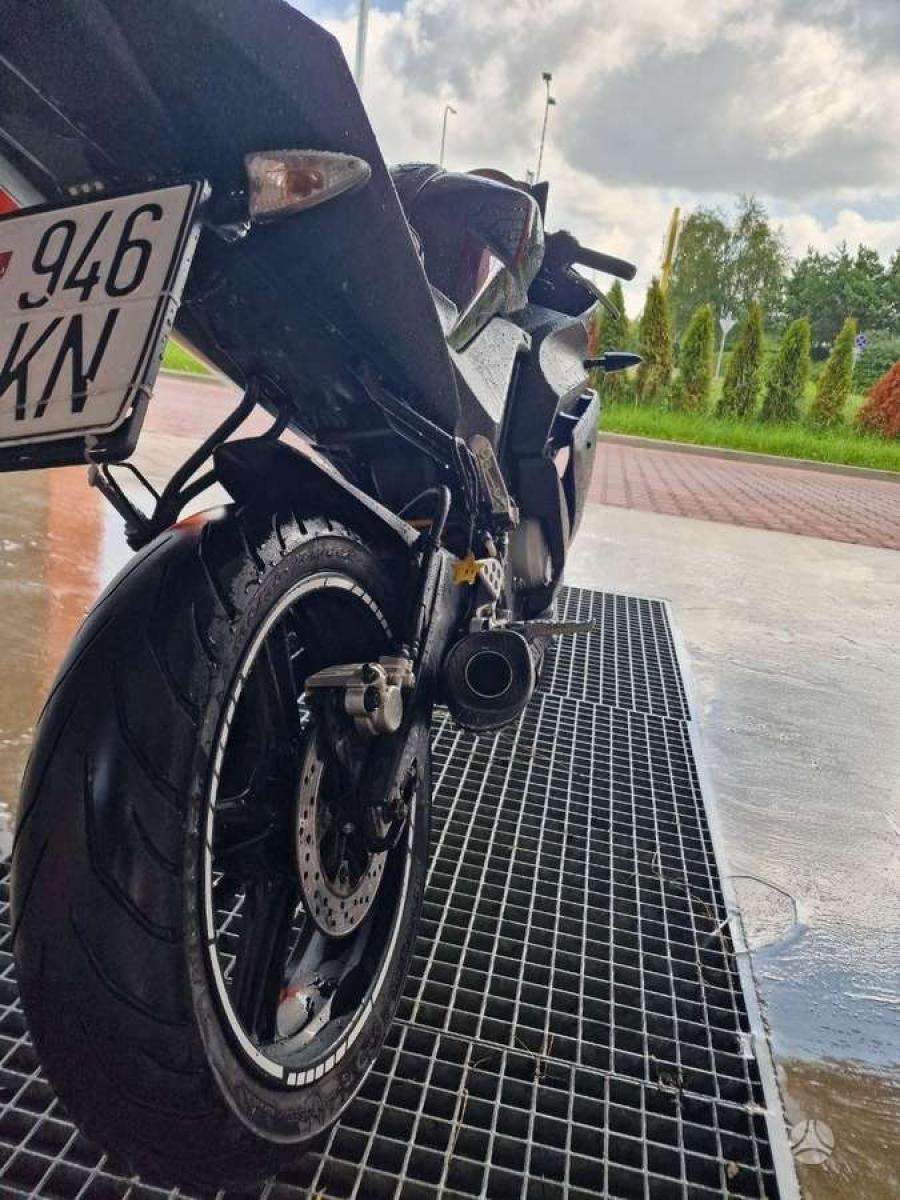 Melns Yamaha YZF 2010 Viļņa, ar dzinēja tilpumu 0.13 L un nobraukumu 27 tūkst. km par 2000 €, foto 9 vietnē AUTOMOTO.COM.LV