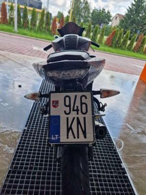 Melns Yamaha YZF 2010 Viļņa, ar dzinēja tilpumu 0.13 L un nobraukumu 27 tūkst. km par 2000 €, foto 10 vietnē AUTOMOTO.COM.LV