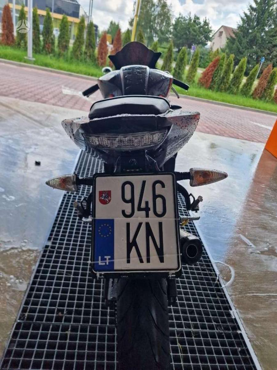 Melns Yamaha YZF 2010 Viļņa, ar dzinēja tilpumu 0.13 L un nobraukumu 27 tūkst. km par 2000 €, foto 10 vietnē AUTOMOTO.COM.LV