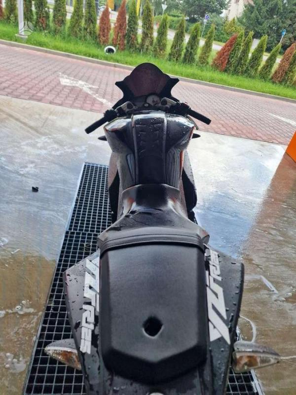 Black Yamaha YZF 2010 in Vilnius, with an engine capacity of 0.13 L and mileage of 27 thousand km for 2000 €, photo 10 on AUTOMOTO.COM.LV