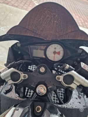 Melns Yamaha YZF 2010 Viļņa, ar dzinēja tilpumu 0.13 L un nobraukumu 27 tūkst. km par 2000 €, foto 12 vietnē AUTOMOTO.COM.LV