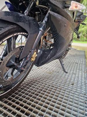 Melns Yamaha YZF 2010 Viļņa, ar dzinēja tilpumu 0.13 L un nobraukumu 27 tūkst. km par 2000 €, foto 14 vietnē AUTOMOTO.COM.LV