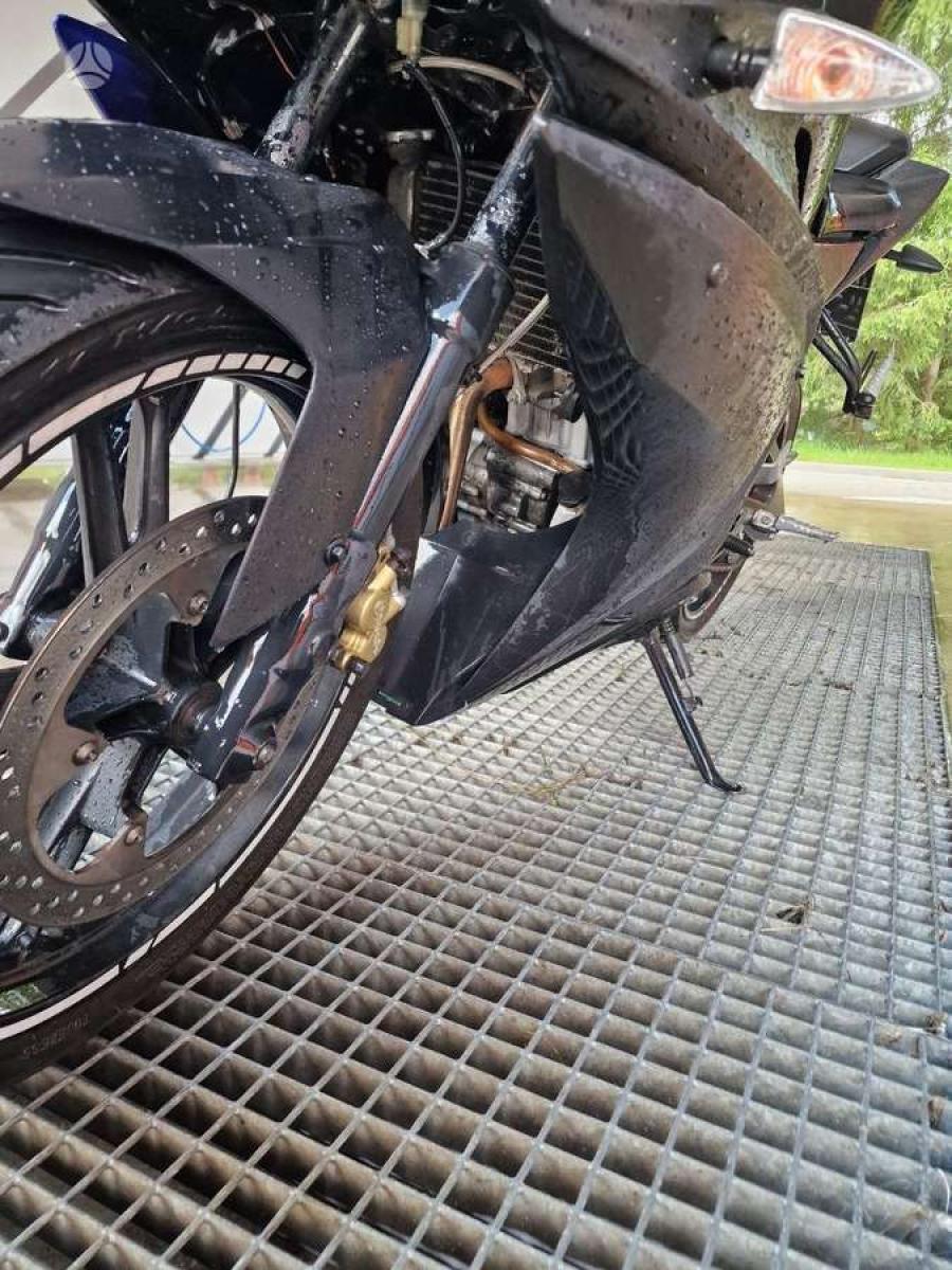 Melns Yamaha YZF 2010 Viļņa, ar dzinēja tilpumu 0.13 L un nobraukumu 27 tūkst. km par 2000 €, foto 14 vietnē AUTOMOTO.COM.LV