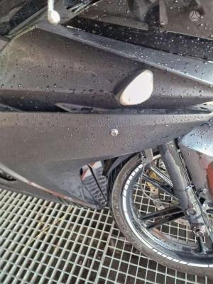 Melns Yamaha YZF 2010 Viļņa, ar dzinēja tilpumu 0.13 L un nobraukumu 27 tūkst. km par 2000 €, foto 16 vietnē AUTOMOTO.COM.LV