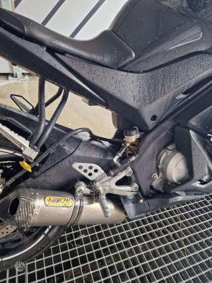 Melns Yamaha YZF 2010 Viļņa, ar dzinēja tilpumu 0.13 L un nobraukumu 27 tūkst. km par 2000 €, foto 18 vietnē AUTOMOTO.COM.LV