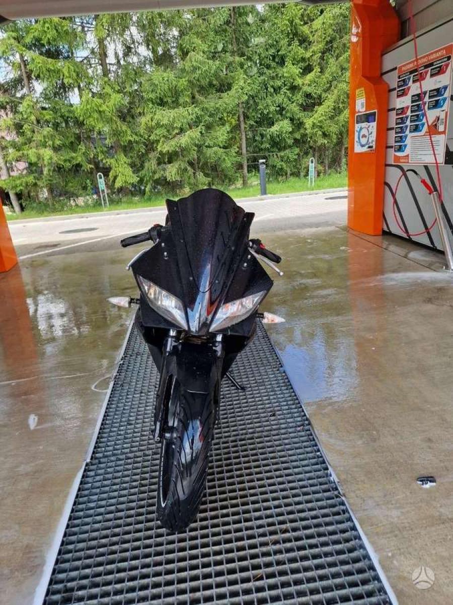 Melns Yamaha YZF 2010 Viļņa, ar dzinēja tilpumu 0.13 L un nobraukumu 27 tūkst. km par 2000 €, foto 21 vietnē AUTOMOTO.COM.LV