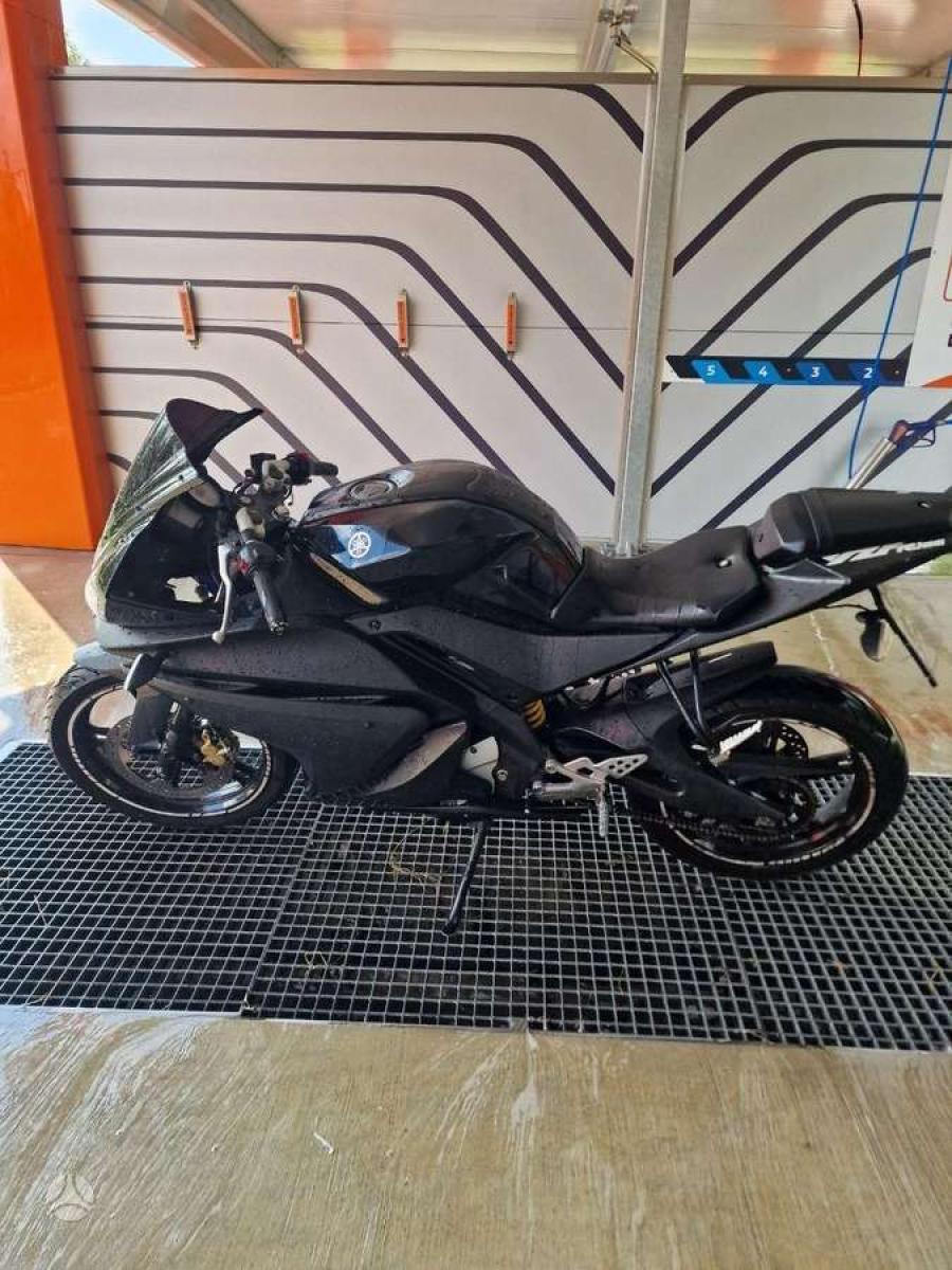 Melns Yamaha YZF 2010 Viļņa, ar dzinēja tilpumu 0.13 L un nobraukumu 27 tūkst. km par 2000 €, foto 23 vietnē AUTOMOTO.COM.LV