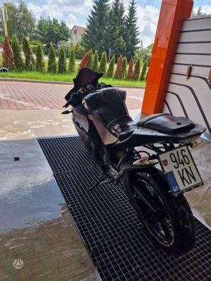 Melns Yamaha YZF 2010 Viļņa, ar dzinēja tilpumu 0.13 L un nobraukumu 27 tūkst. km par 2000 €, foto 24 vietnē AUTOMOTO.COM.LV