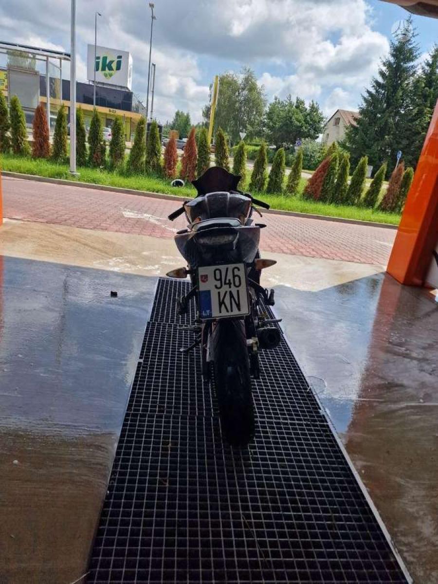 Melns Yamaha YZF 2010 Viļņa, ar dzinēja tilpumu 0.13 L un nobraukumu 27 tūkst. km par 2000 €, foto 25 vietnē AUTOMOTO.COM.LV