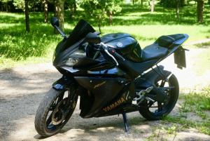 Black Yamaha YZF 2010 in Telschi, with an engine capacity of 0.13 L and mileage of 24 thousand km for 2100 €, photo 3 on AUTOMOTO.COM.LV
