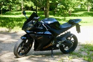 Black Yamaha YZF 2010 in Telschi, with an engine capacity of 0.13 L and mileage of 24 thousand km for 2100 €, photo 4 on AUTOMOTO.COM.LV
