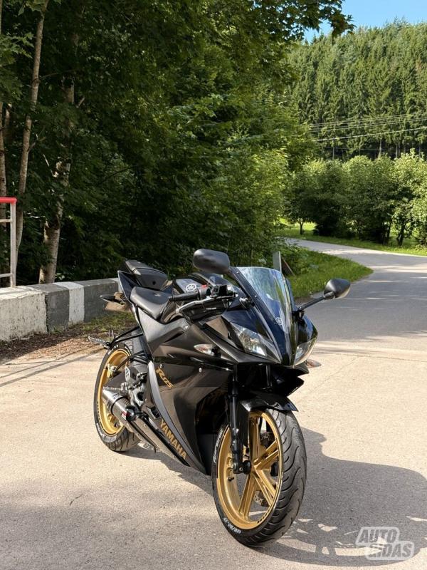 Black Yamaha YZF 2011 in Kretinga, with an engine capacity of 0.13 L and mileage of 39 thousand km for 2250 €, photo 3 on AUTOMOTO.COM.LV