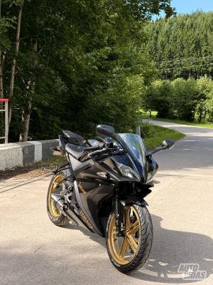 Black Yamaha YZF 2011 in Kretinga, with an engine capacity of 0.13 L and mileage of 39 thousand km for 2250 €, photo 4 on AUTOMOTO.COM.LV