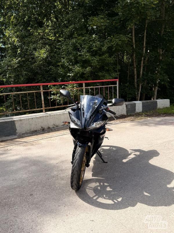 Black Yamaha YZF 2011 in Kretinga, with an engine capacity of 0.13 L and mileage of 39 thousand km for 2250 €, photo 4 on AUTOMOTO.COM.LV