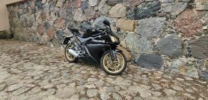 Black Yamaha YZF 2011 in Pakruojis, with an engine capacity of 0.13 L and mileage of 35 thousand km for 1550 €, photo  on AUTOMOTO.COM.LV