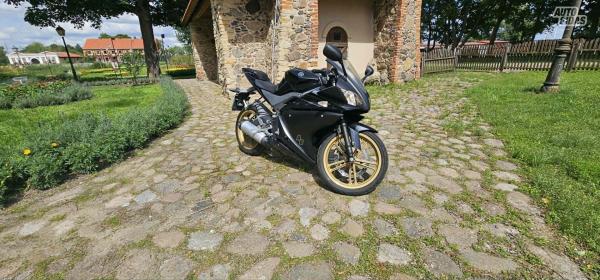 Black Yamaha YZF 2011 in Pakruojis, with an engine capacity of 0.13 L and mileage of 35 thousand km for 1550 €, photo 2 on AUTOMOTO.COM.LV
