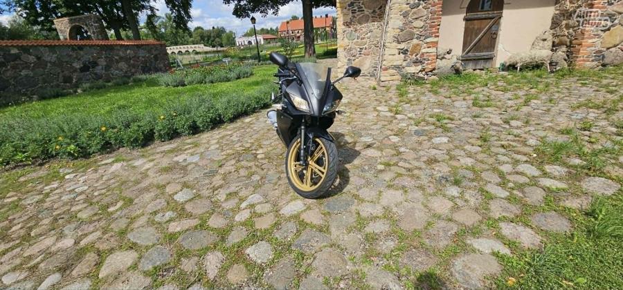 Black Yamaha YZF 2011 in Pakruojis, with an engine capacity of 0.13 L and mileage of 35 thousand km for 1550 €, photo 5 on AUTOMOTO.COM.LV