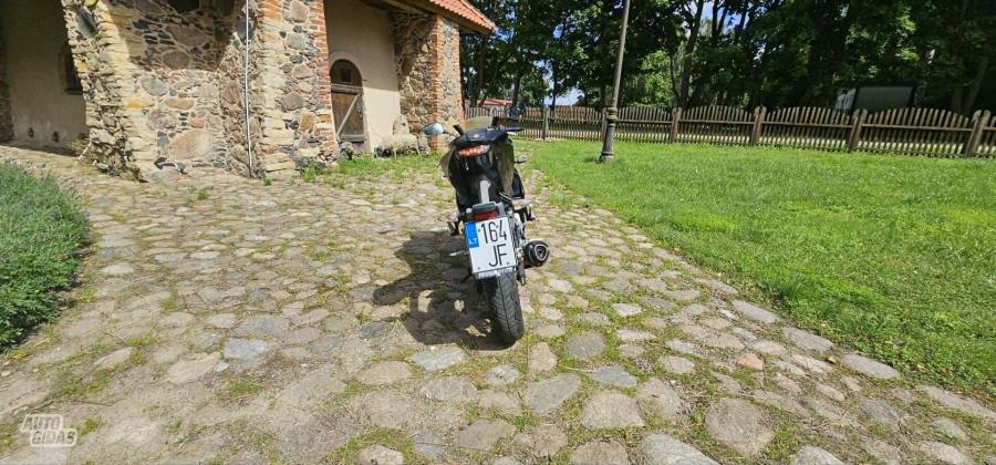 Black Yamaha YZF 2011 in Pakruojis, with an engine capacity of 0.13 L and mileage of 35 thousand km for 1550 €, photo 6 on AUTOMOTO.COM.LV