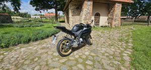 Black Yamaha YZF 2011 in Pakruojis, with an engine capacity of 0.13 L and mileage of 35 thousand km for 1550 €, photo 8 on AUTOMOTO.COM.LV
