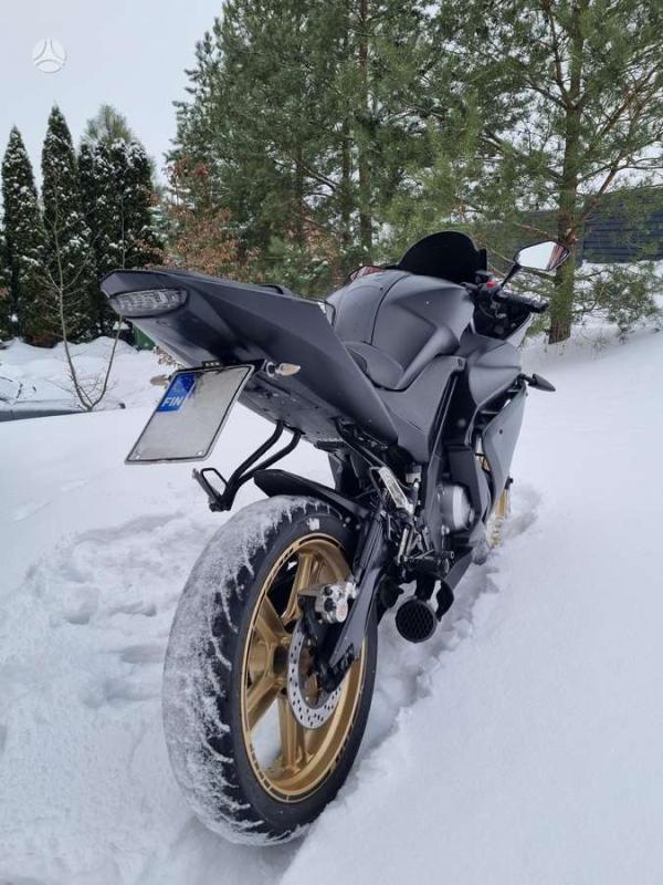 Black Yamaha YZF 2012 in Kaunas, with an engine capacity of 0.13 L and mileage of 31 thousand km for 1730 €, photo 8 on AUTOMOTO.COM.LV