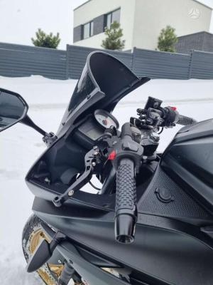 Melns Yamaha YZF 2012 Kauņa, ar dzinēja tilpumu 0.13 L un nobraukumu 31 tūkst. km par 1730 €, foto 13 vietnē AUTOMOTO.COM.LV