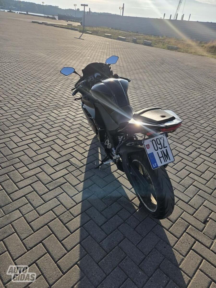 Melns Yamaha YZF 2012 Klaipėda, ar dzinēja tilpumu 0.13 L un nobraukumu 46 tūkst. km par 1800 €, foto 3 vietnē AUTOMOTO.COM.LV