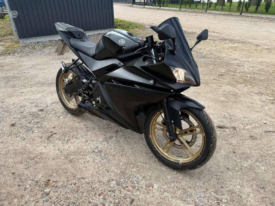 Black Yamaha YZF 2012 in Marijampole, with an engine capacity of 0.13 L and mileage of 31 thousand km for 1350 €, photo 1 on AUTOMOTO.COM.LV