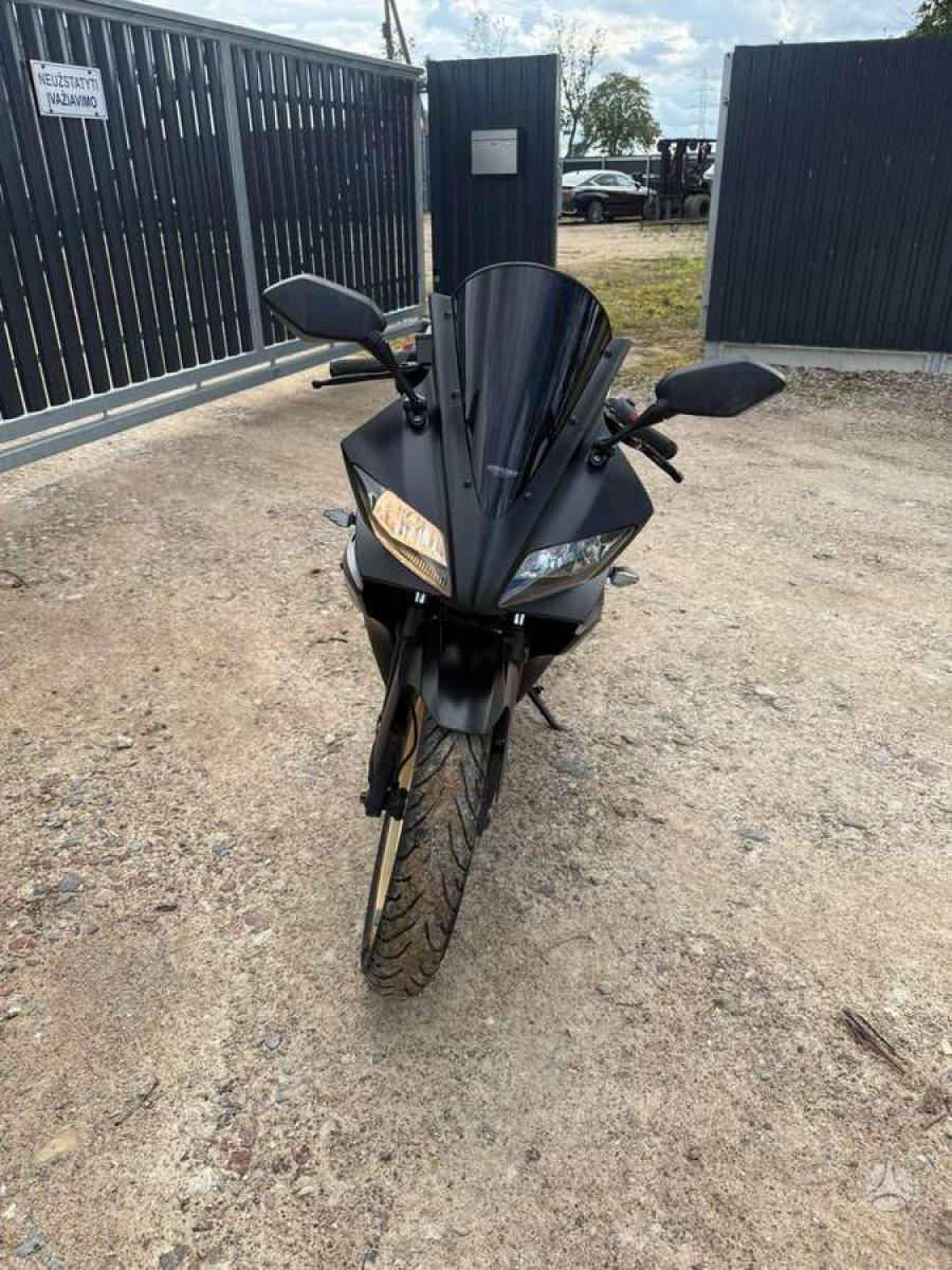 Black Yamaha YZF 2012 in Marijampole, with an engine capacity of 0.13 L and mileage of 31 thousand km for 1350 €, photo 4 on AUTOMOTO.COM.LV