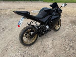 Black Yamaha YZF 2012 in Marijampole, with an engine capacity of 0.13 L and mileage of 31 thousand km for 1350 €, photo 6 on AUTOMOTO.COM.LV