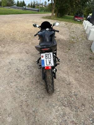 Black Yamaha YZF 2012 in Marijampole, with an engine capacity of 0.13 L and mileage of 31 thousand km for 1350 €, photo 7 on AUTOMOTO.COM.LV
