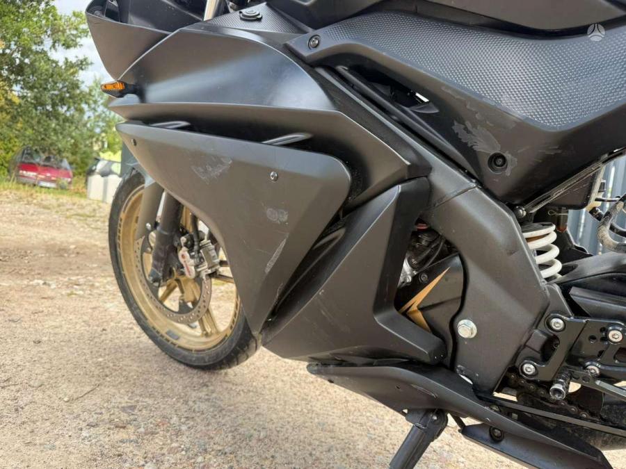 Black Yamaha YZF 2012 in Marijampole, with an engine capacity of 0.13 L and mileage of 31 thousand km for 1350 €, photo 10 on AUTOMOTO.COM.LV