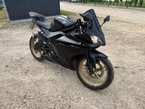 Melns Yamaha YZF 2012 Marijampole, ar dzinēja tilpumu 0.13 L un nobraukumu 31 tūkst. km par 1250 €, foto  vietnē AUTOMOTO.COM.LV