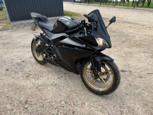 Black Yamaha YZF 2012 in Marijampole, with an engine capacity of 0.13 L and mileage of 31 thousand km for 1250 €, photo 3 on AUTOMOTO.COM.LV