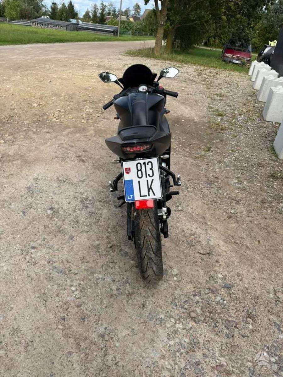 Black Yamaha YZF 2012 in Marijampole, with an engine capacity of 0.13 L and mileage of 31 thousand km for 1250 €, photo 6 on AUTOMOTO.COM.LV