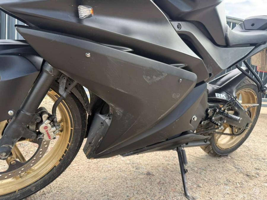 Black Yamaha YZF 2012 in Marijampole, with an engine capacity of 0.13 L and mileage of 31 thousand km for 1250 €, photo 8 on AUTOMOTO.COM.LV