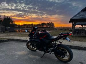 Melns Yamaha YZF 2013 Akmenė, ar dzinēja tilpumu 0.05 L un nobraukumu 55 tūkst. km par 1500 €, foto  vietnē AUTOMOTO.COM.LV