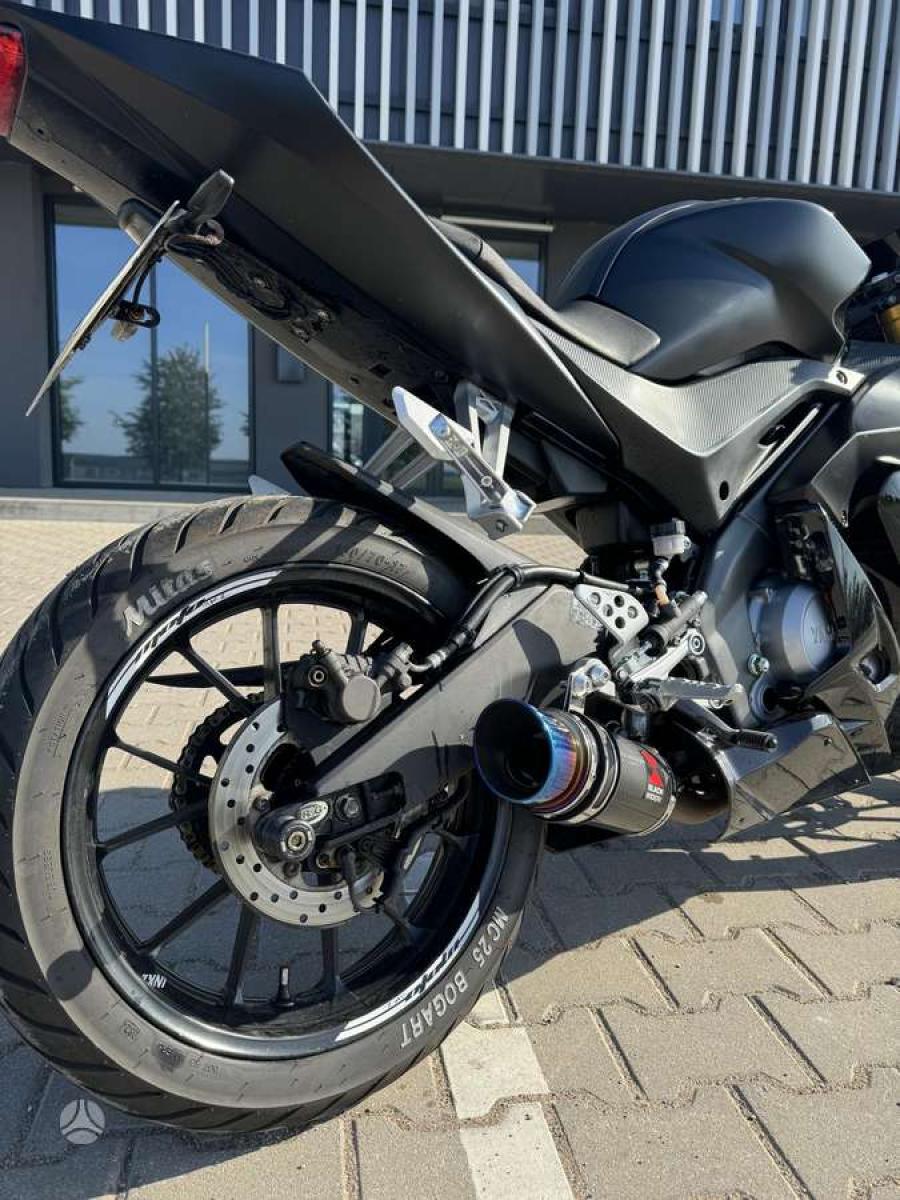 Melns Yamaha YZF 2017 Panevēža, ar dzinēja tilpumu 0.13 L un nobraukumu 42 tūkst. km par 3100 €, foto 3 vietnē AUTOMOTO.COM.LV