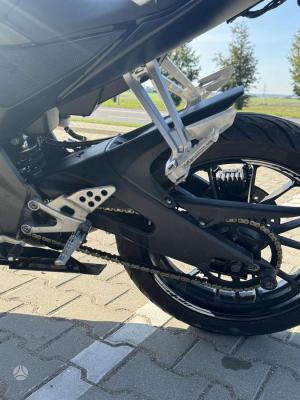 Melns Yamaha YZF 2017 Panevēža, ar dzinēja tilpumu 0.13 L un nobraukumu 42 tūkst. km par 3100 €, foto 10 vietnē AUTOMOTO.COM.LV