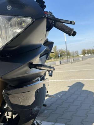 Melns Yamaha YZF 2017 Panevēža, ar dzinēja tilpumu 0.13 L un nobraukumu 42 tūkst. km par 3100 €, foto 12 vietnē AUTOMOTO.COM.LV