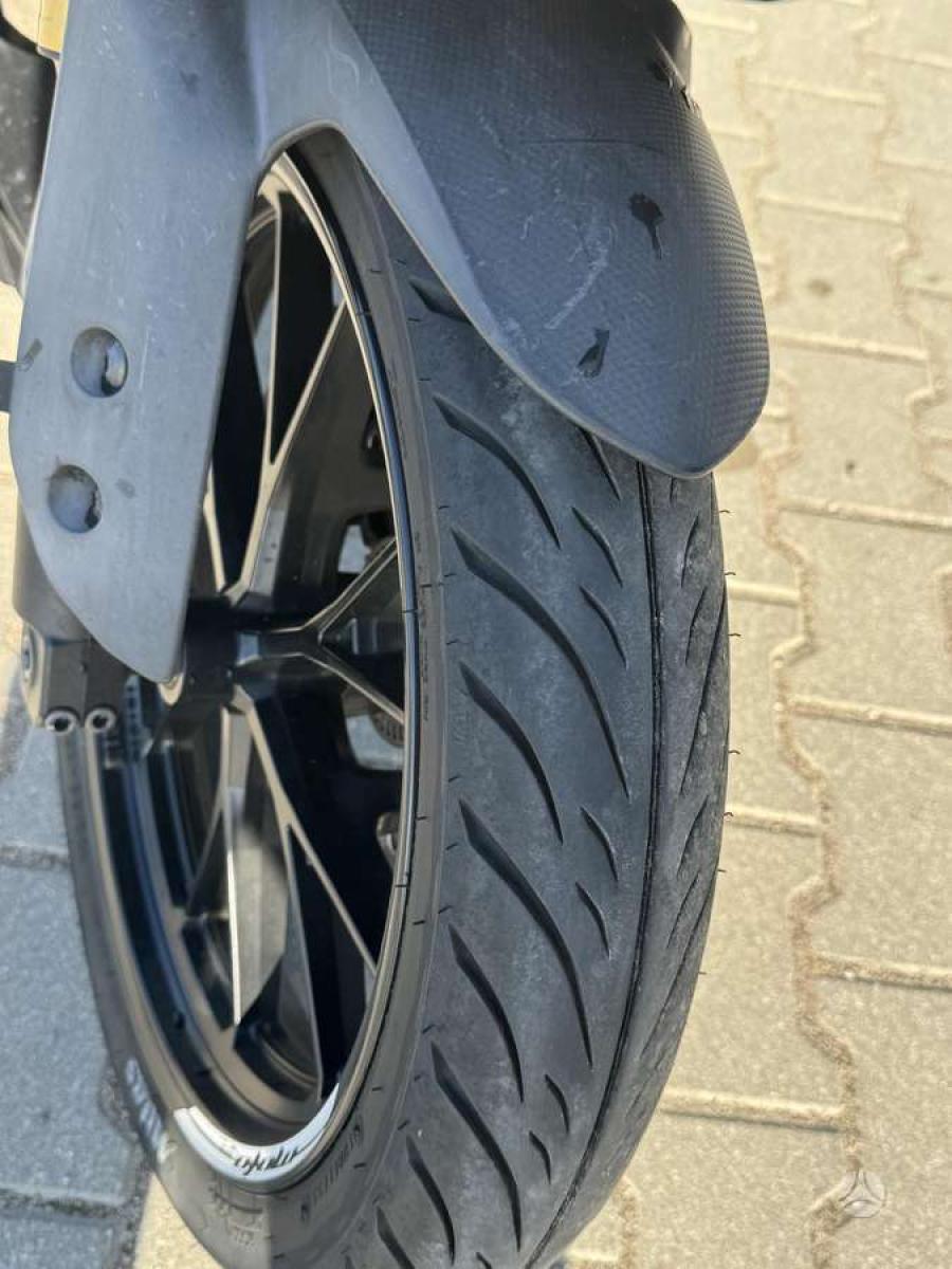 Melns Yamaha YZF 2017 Panevēža, ar dzinēja tilpumu 0.13 L un nobraukumu 42 tūkst. km par 3100 €, foto 16 vietnē AUTOMOTO.COM.LV