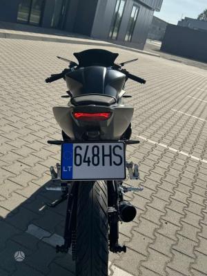 Melns Yamaha YZF 2017 Panevēža, ar dzinēja tilpumu 0.13 L un nobraukumu 42 tūkst. km par 3100 €, foto 18 vietnē AUTOMOTO.COM.LV