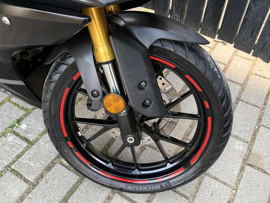 Melns Yamaha YZF 2018 Prienai, ar dzinēja tilpumu 0.13 L un nobraukumu 18 tūkst. km par 2750 €, foto 23 vietnē AUTOMOTO.COM.LV