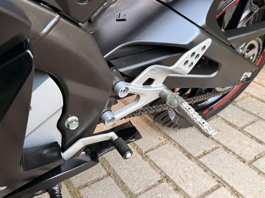 Melns Yamaha YZF 2018 Prienai, ar dzinēja tilpumu 0.13 L un nobraukumu 18 tūkst. km par 2750 €, foto 26 vietnē AUTOMOTO.COM.LV