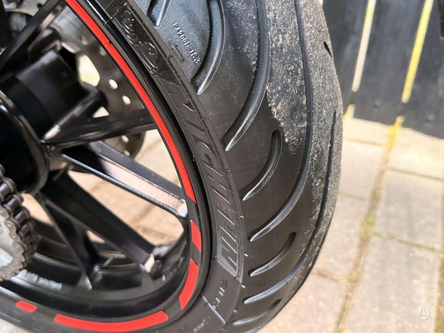 Melns Yamaha YZF 2018 Prienai, ar dzinēja tilpumu 0.13 L un nobraukumu 18 tūkst. km par 2750 €, foto 31 vietnē AUTOMOTO.COM.LV