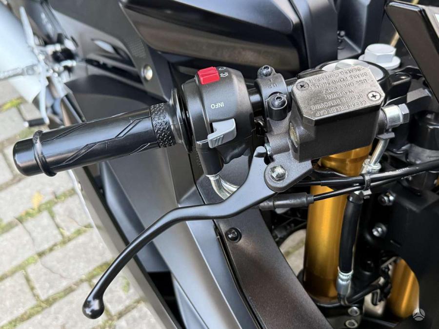Melns Yamaha YZF 2018 Prienai, ar dzinēja tilpumu 0.13 L un nobraukumu 18 tūkst. km par 2750 €, foto 32 vietnē AUTOMOTO.COM.LV