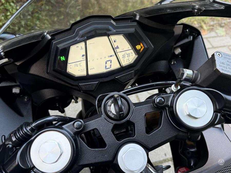 Melns Yamaha YZF 2018 Prienai, ar dzinēja tilpumu 0.13 L un nobraukumu 18 tūkst. km par 2750 €, foto 35 vietnē AUTOMOTO.COM.LV
