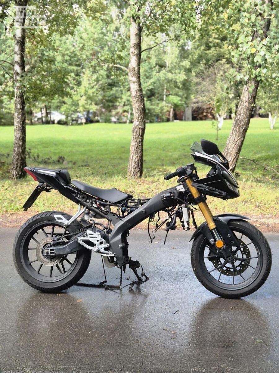 Black Yamaha YZF 2020 in Prienai, with an engine capacity of 0.13 L and mileage of 20 thousand km for 1680 €, photo 3 on AUTOMOTO.COM.LV
